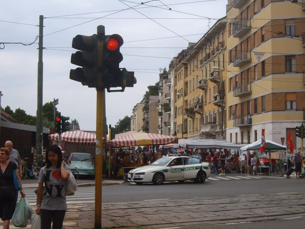 MERCATO VIA VALVASSORI PERONI - Via Valvassori Peroni 50, Milano, Italy ...
