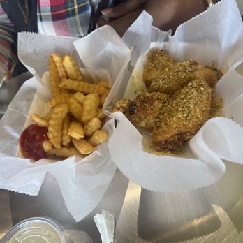 WILD OVER WINGS - Updated December 2025 - 37 Photos & 70 Reviews - 5335 ...