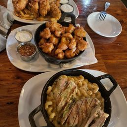 HOBNOB NEIGHBORHOOD TAVERN - Updated July 2025 - 571 Photos & 442 ...
