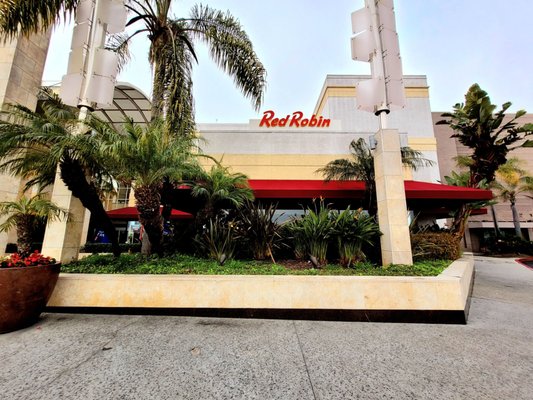 RED ROBIN GOURMET BURGERS AND BREWS - Updated October 2025 - 938 Photos ...