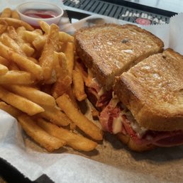 MAIN STREET TAVERN - Updated June 2024 - 124 Photos & 98 Reviews - 710 ...