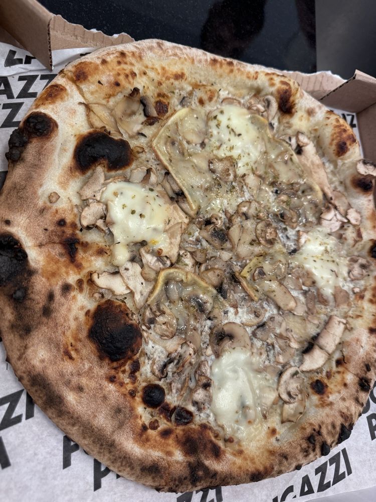 FUGAZZI PIZZA - HOCHELAGA - Updated March 2025 - 3905 Rue Ontario E ...