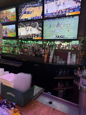 LOONEYS PUB SOUTH - Updated August 2025 - 220 Photos & 403 Reviews ...