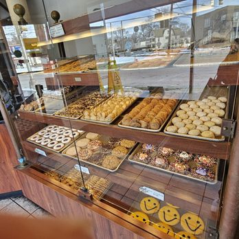 B & W BAKERY - Updated December 2024 - 348 Photos & 335 Reviews - 614 ...