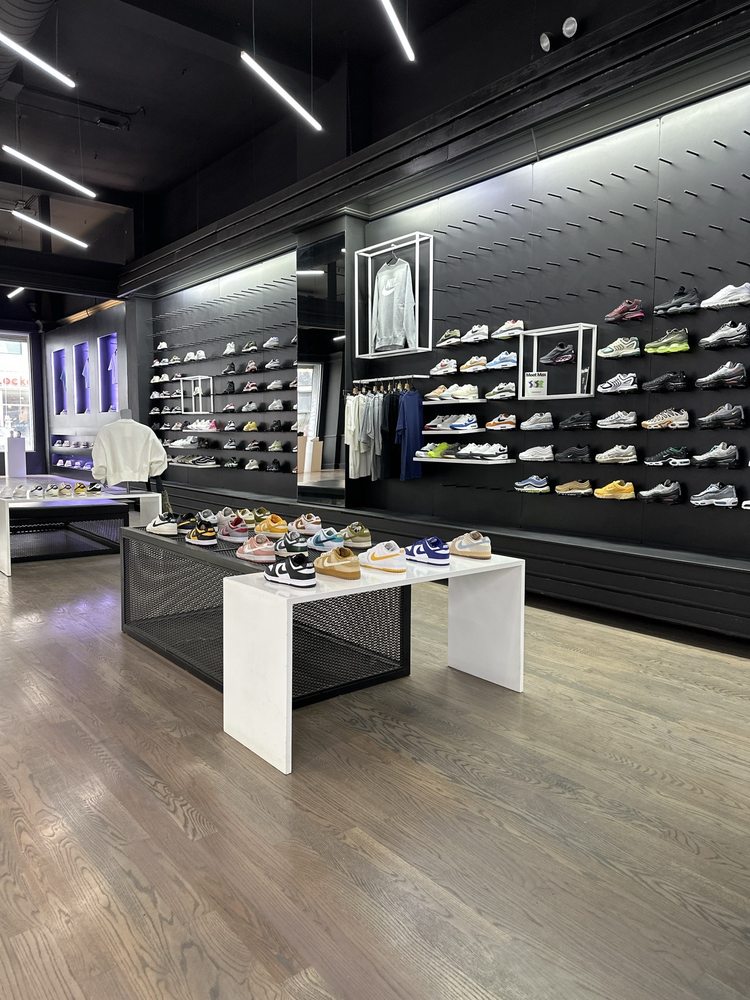 STASH - Updated December 2025 - 15 Photos & 21 Reviews - 1250 N ...