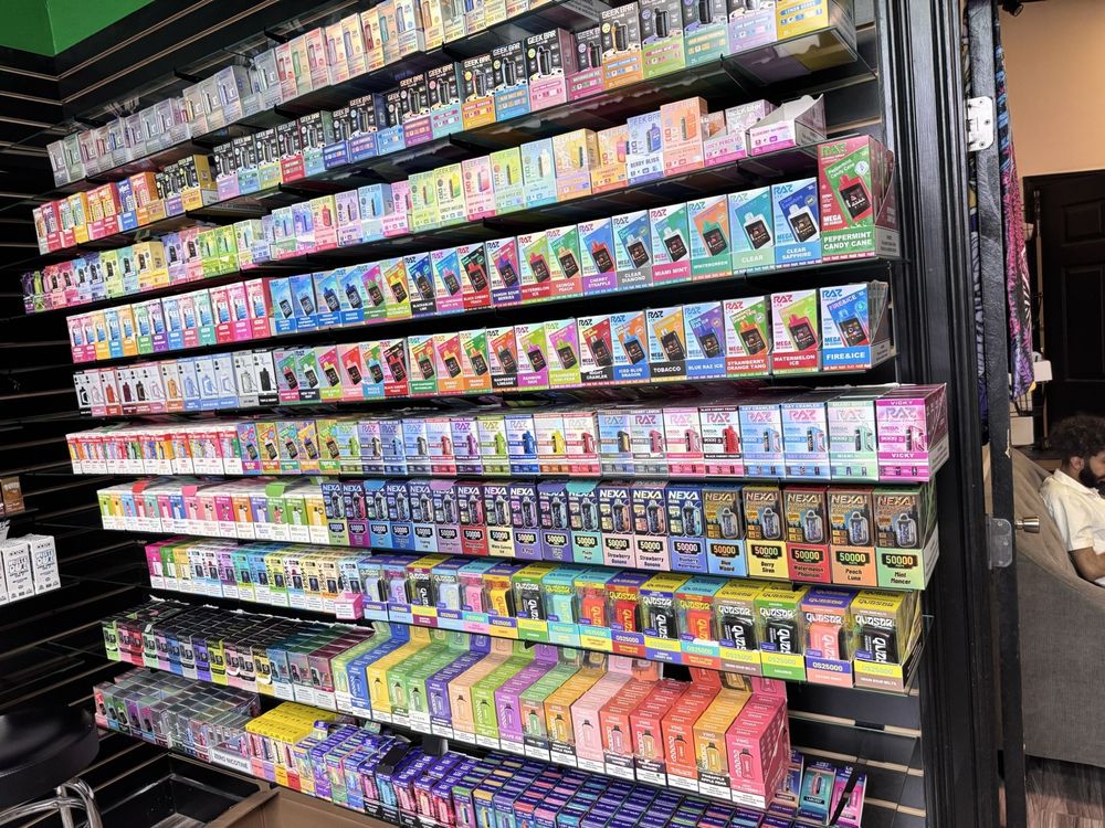 SMOKE R US - Updated December 2025 - 26 Photos - 7857 Vaughn Rd ...