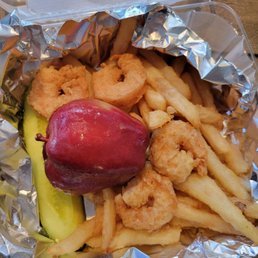 THE LIGHTHOUSE RESTAURANT & DOCK BAR - Updated July 2024 - 529 Photos ...