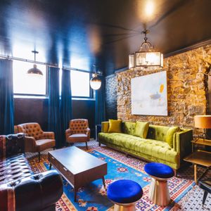 THE GUISINGER - Updated October 2025 - 32 Photos - 1 E Mountain St ...