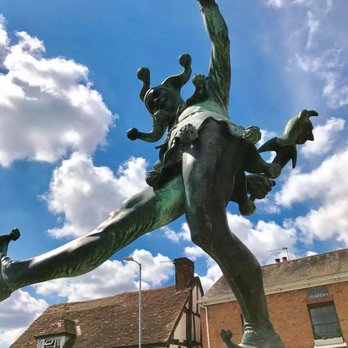 THE JESTER STATUE - Updated October 2025 - Henley Street, Stratford ...