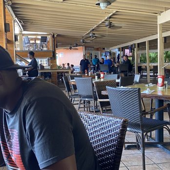 IGGIES OASIS RESTAURANT - Updated January 2025 - 193 Photos & 179 ...