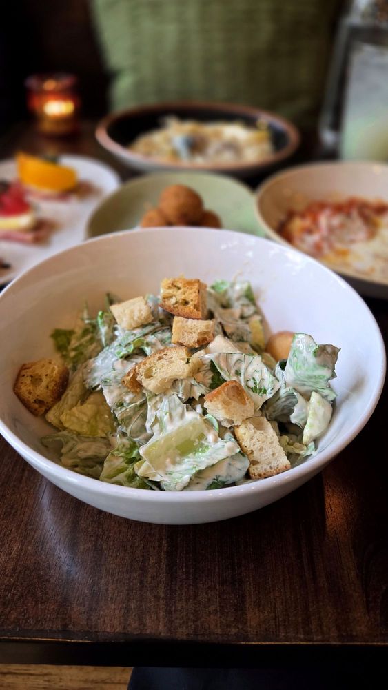 Noche, Covington | Roadtrippers