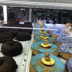 DK’S DONUTS & BAKERY - 4231 Photos & 2411 Reviews - 1614 Santa Monica ...