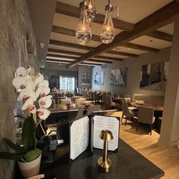 UMBRIA - Updated August 2025 - 161 Photos & 115 Reviews - 250 Hanover ...