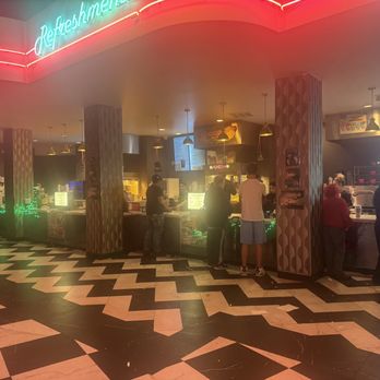 ROXY STADIUM 14 CINEMAS - Updated October 2025 - 90 Photos & 194 ...