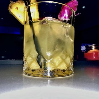 SWIGZZ RESTAURANT AND LOUNGE - Updated September 2025 - 68 Photos & 31 ...