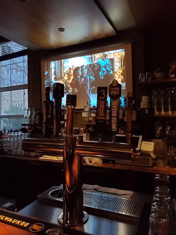 MADISONTAP - Updated October 2025 - 41 Photos & 25 Reviews - 829 E ...