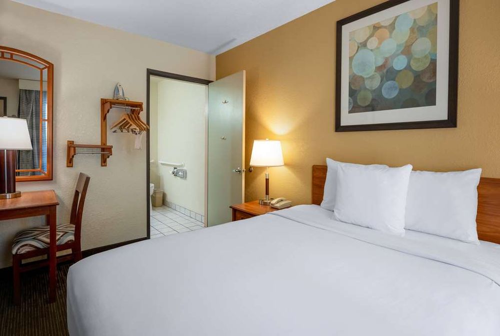 DAYS INN BY WYNDHAM ENCINITAS MOONLIGHT BEACH - Updated August 2024 ...