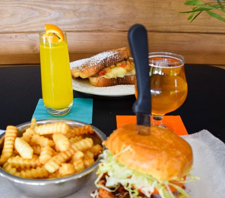 LOUIE’S KITCHEN AND BAR - 26 Photos & 29 Reviews - 12 Village Center Dr ...