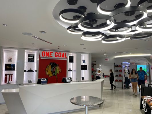 BLACKHAWKS STORE - 44 Photos & 47 Reviews - 333 N Michigan Ave, Chicago ...