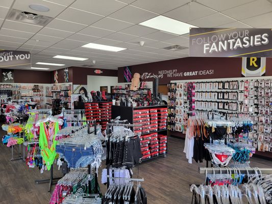 ROMANTIX - Updated July 2025 - 16 Photos - 709 E Slaughter Ln, Austin ...