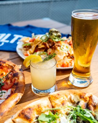 TEN HANDS SOCIAL BAR & EATERY - Updated October 2025 - 153 Photos & 42 ...