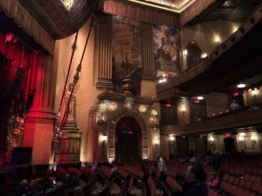 BEACON THEATRE - 547 Photos & 319 Reviews - Music Venues - 2124 ...