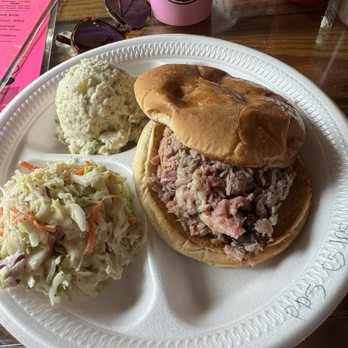 THE PIG OUT INN BARBEQUE - Updated December 2025 - 175 Photos & 237 ...