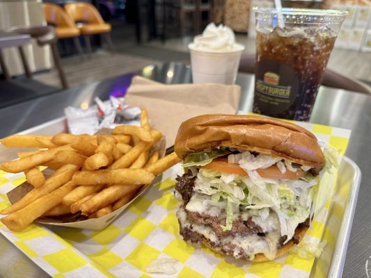 EAT CRISPY BURGER - Updated August 2025 - 49 Photos & 38 Reviews - 4150 ...