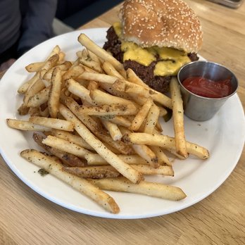 FOX BURGER - Updated January 2025 - 69 Photos & 73 Reviews - 6423 112 ...