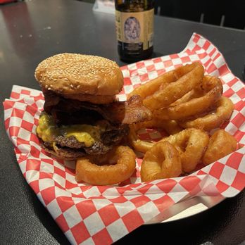 HARLEYZ & HOT RODZ MOTOR PUB AND GRILL - Updated May 2026 - 66 Photos ...