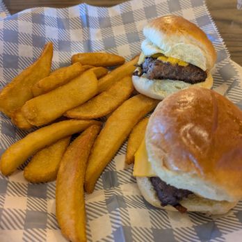 CRACKER BARREL OLD COUNTRY STORE - Updated August 2025 - 540 Photos ...