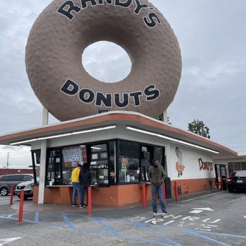 RANDY’S DONUTS - 4432 Photos & 3391 Reviews - 805 W Manchester Blvd ...