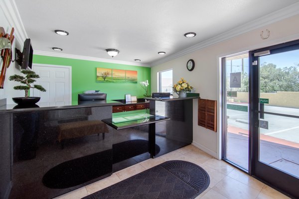 RODEWAY INN ADELANTO US 395 - Updated September 2025 - 15 Photos & 14 ...