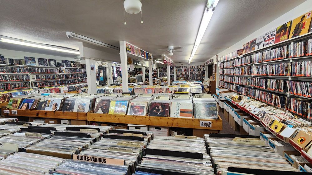 RECORD CITY - Updated December 2025 - 45 Photos & 117 Reviews - 300 E ...