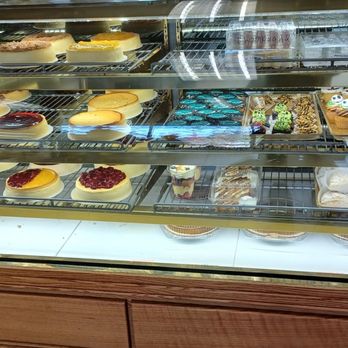 DELUXE ITALIAN BAKERY - Updated September 2024 - 50 Photos & 73 Reviews ...