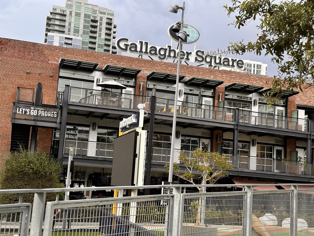 GALLAGHER SQUARE - Updated October 2025 - 153 Photos & 44 Reviews - 100 ...