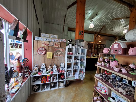 RUSTY TRACTOR -DOOR COUNTY - BREAKFAST BARN - Updated August 2024 - 104 ...