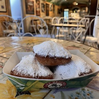 CAFE BEIGNET, BOURBON STREET - Updated January 2026 - 1986 Photos ...