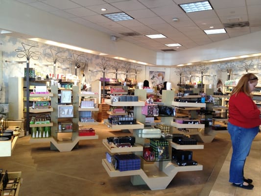 THE COSMETICS COMPANY STORE - Updated May 2026 - 10 Photos & 64 Reviews ...