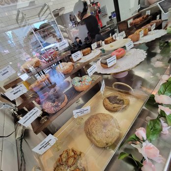 VIO HANDCRAFTED PASTRIES - Updated August 2024 - 260 Photos & 108 ...