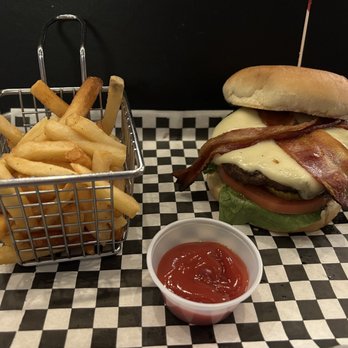 LADDER 133 SPORTS KITCHEN & SOCIAL - Updated November 2024 - 267 Photos ...