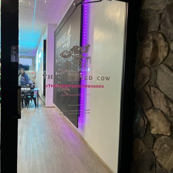 THE TWISTED COW - Updated September 2025 - 82 Photos & 27 Reviews - 250 ...