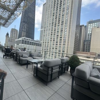 Z BAR - Updated June 2025 - 487 Photos & 224 Reviews - 108 E Superior ...