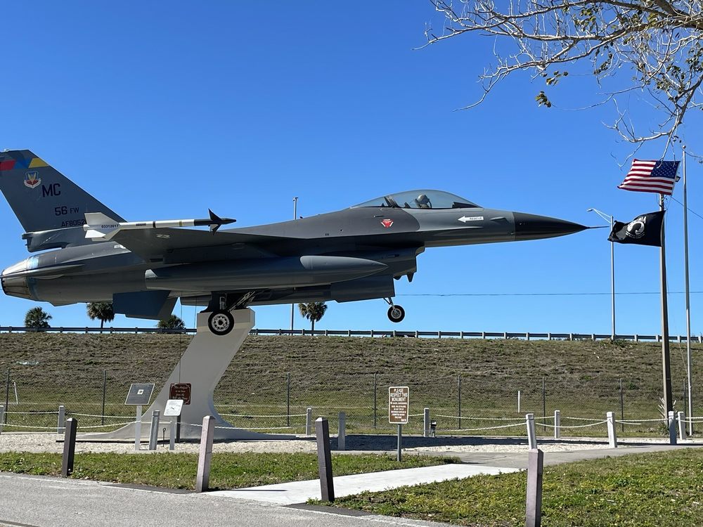 FREEDOM LAKE MEMORIAL PARK - 11 Photos - 9990 46th St N, Pinellas Park ...