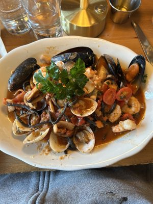 FLORA’S WINE BAR & RESTAURANT - Updated January 2026 - 172 Main St ...