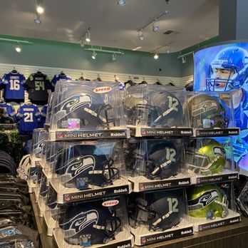 THE LANDING - Updated December 2025 - 98 Photos & 93 Reviews - 828 N ...