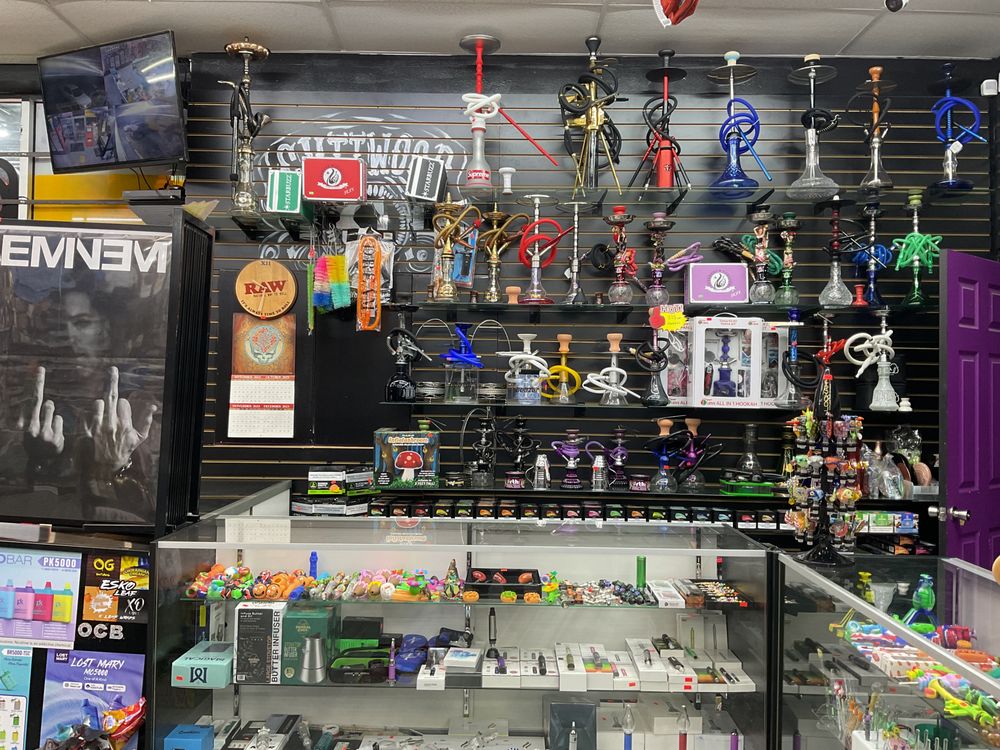 252 SMOKESHOP - Updated June 2026 - 20 Photos - 947 Raleigh Rd Pkwy W ...