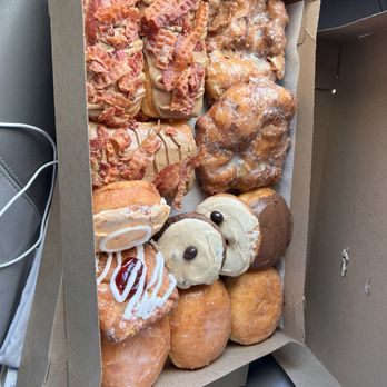 DONUT PARADE - Updated September 2025 - 136 Photos & 207 Reviews - 2152 ...
