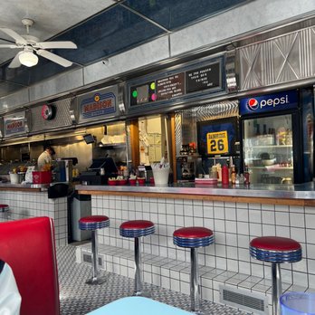 THE MADISON DINER - Updated June 2024 - 228 Photos & 320 Reviews - 305 ...