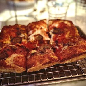 GOOD LUCK DRIVE-IN - 27 Photos & 53 Reviews - American (Traditional ...